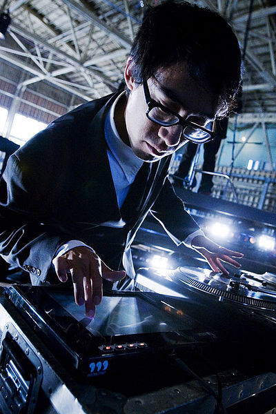 85. Mike Relm on the DJ culture and audio – visual mash ups / Sifu Mimi ...
